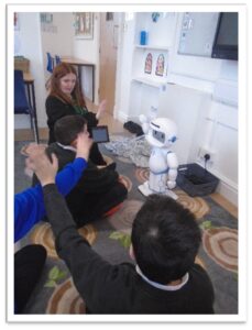 The Explorers Class meet our new QT Robot. - Waterloo Lodge School